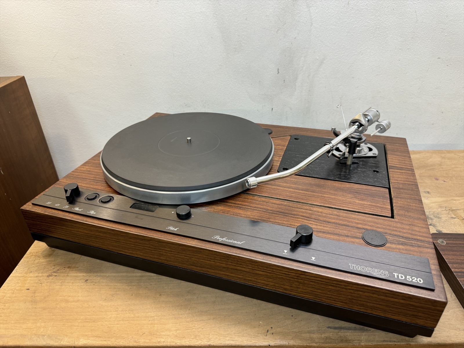 【新入荷】THORENS TD520 + SME3012SⅡ トランス式強化電源仕様 2024.5.23 – Ultra Groove Blog